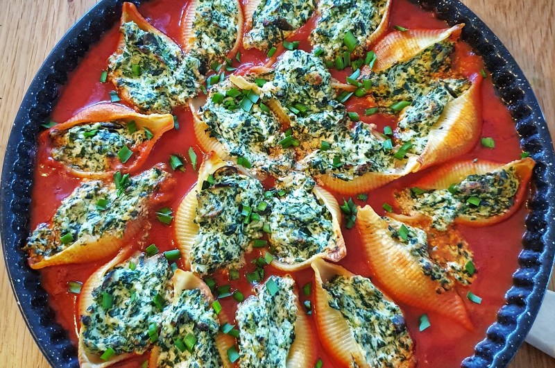 Pasta in Muschelform gefüllt mit Spinat und Ricotta
